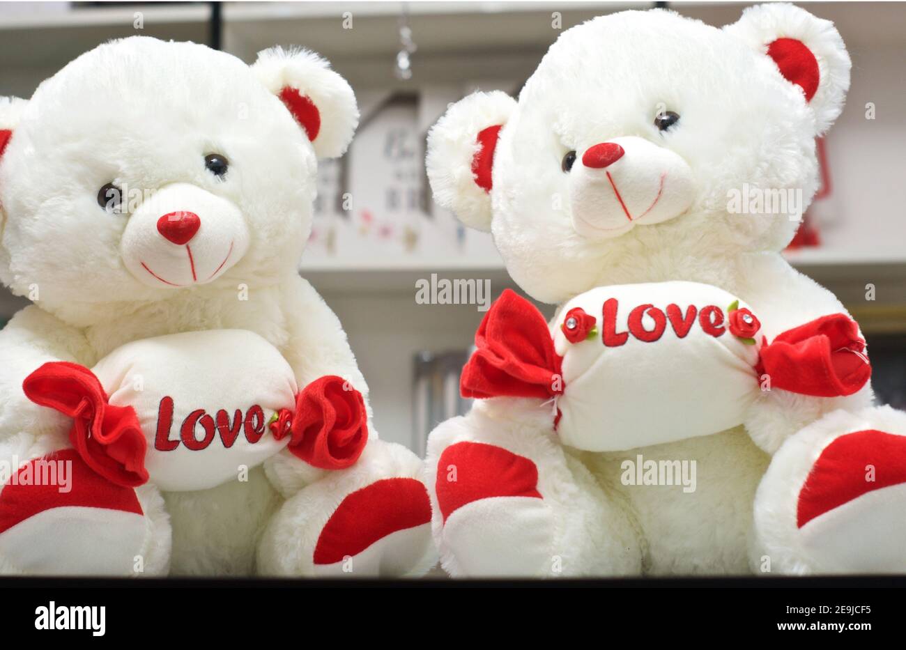 Cartoon teddy bear love heart hi-res stock photography and images - Alamy