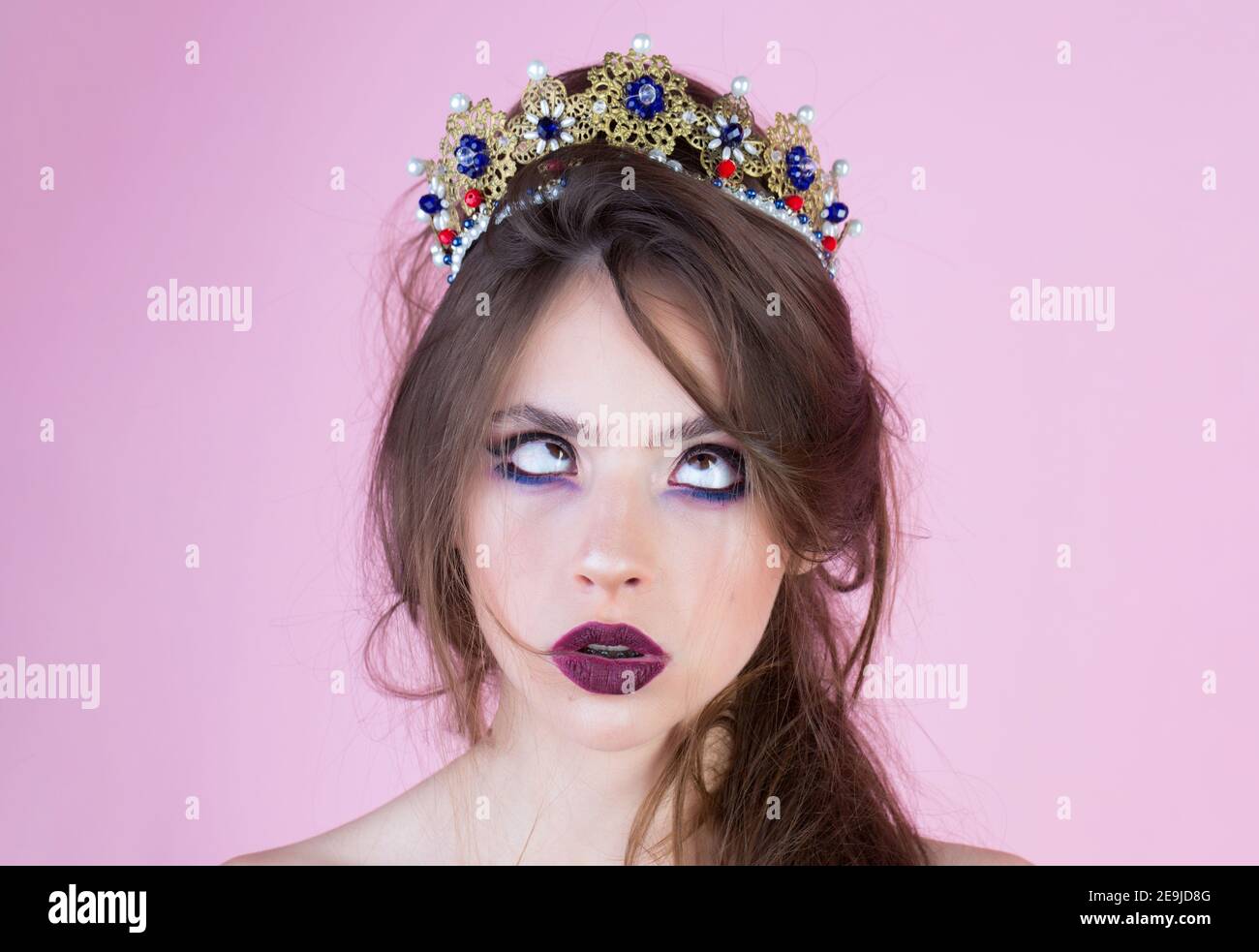 Funny crazy woman face. Emotional queen with crazy face and fashionable ...