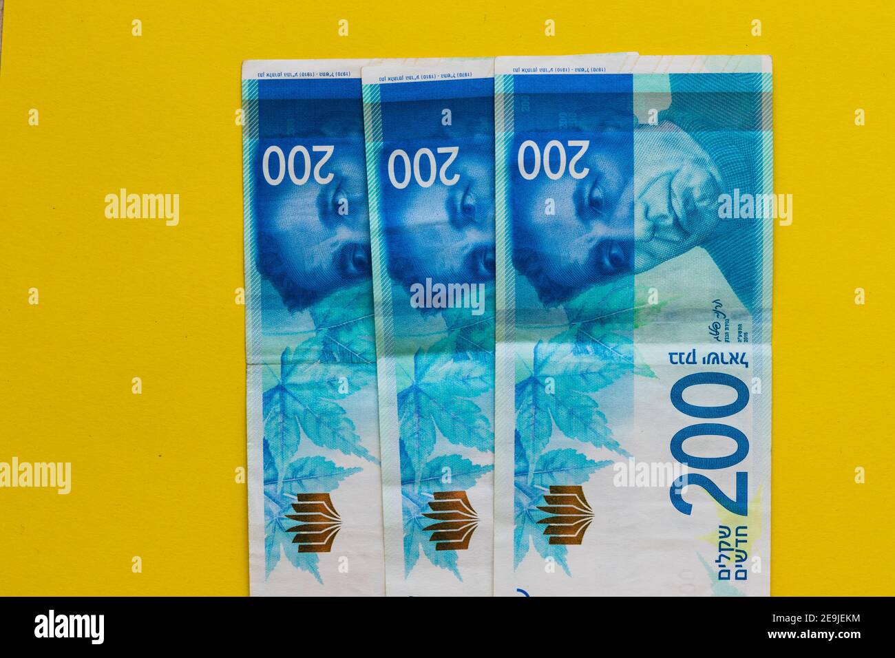New Israeli banknotes of two hundred shekels, yellow background Stock ...