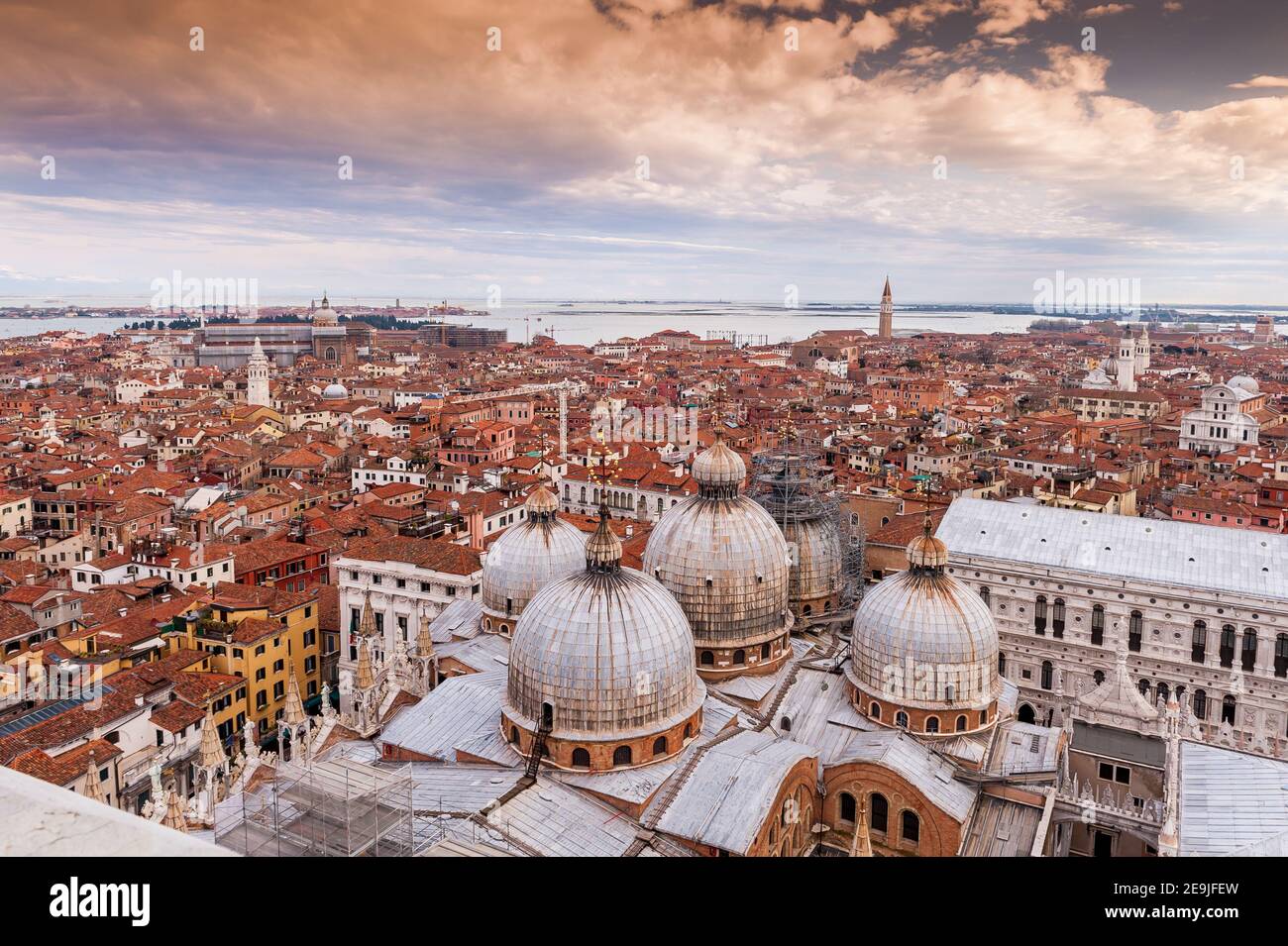 Red rooftops venice italy hi-res stock photography and images - Alamy