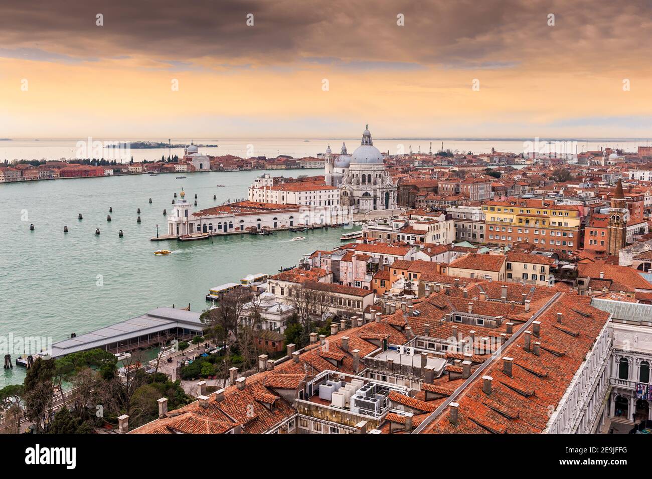 Venice santa maria della salute basilica dome hi-res stock photography ...