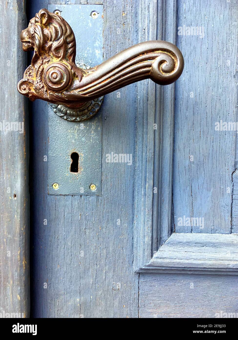 Old door and old door handle for stylish entrance Stock Photo - Alamy