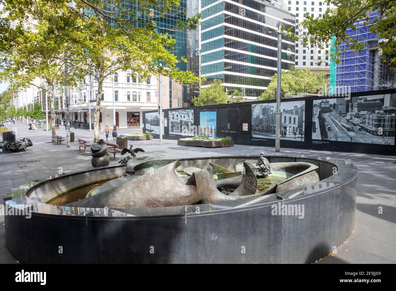 Tank stream bronze fountain sculpture in Herald Square Circular Quay ...