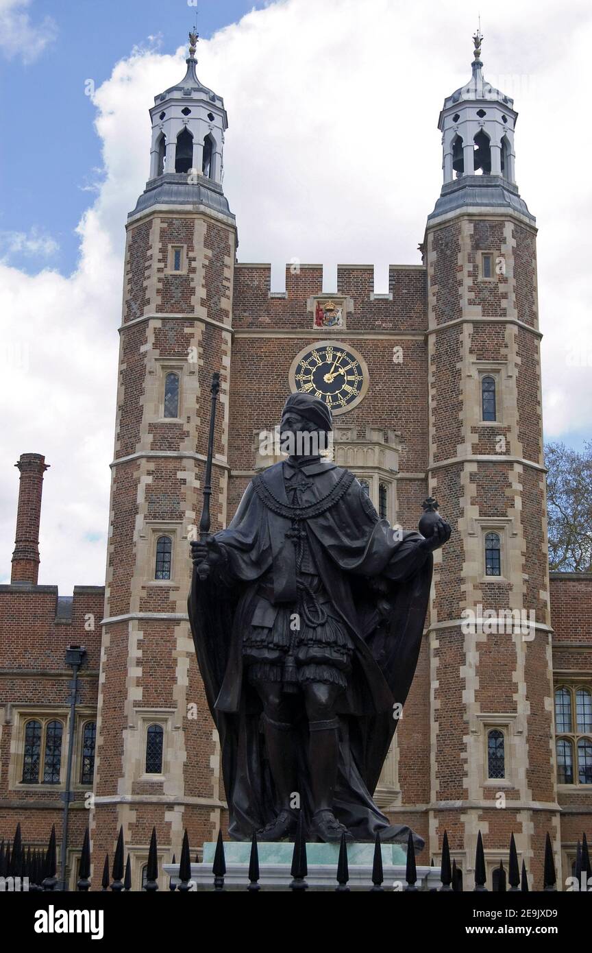 Statue of King Henry VI (1421 - 1471) in the School Yard with Lupton's ...