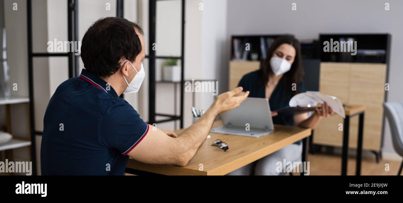 Consultant client meeting hi-res stock photography and images - Alamy
