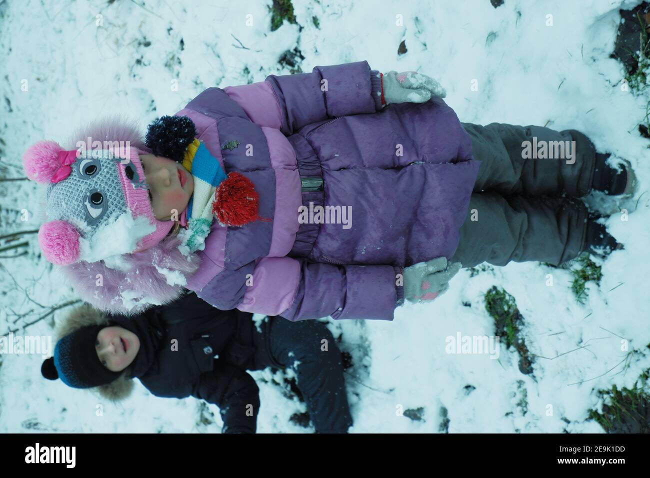 Snowball fight children hi-res stock photography and images - Alamy