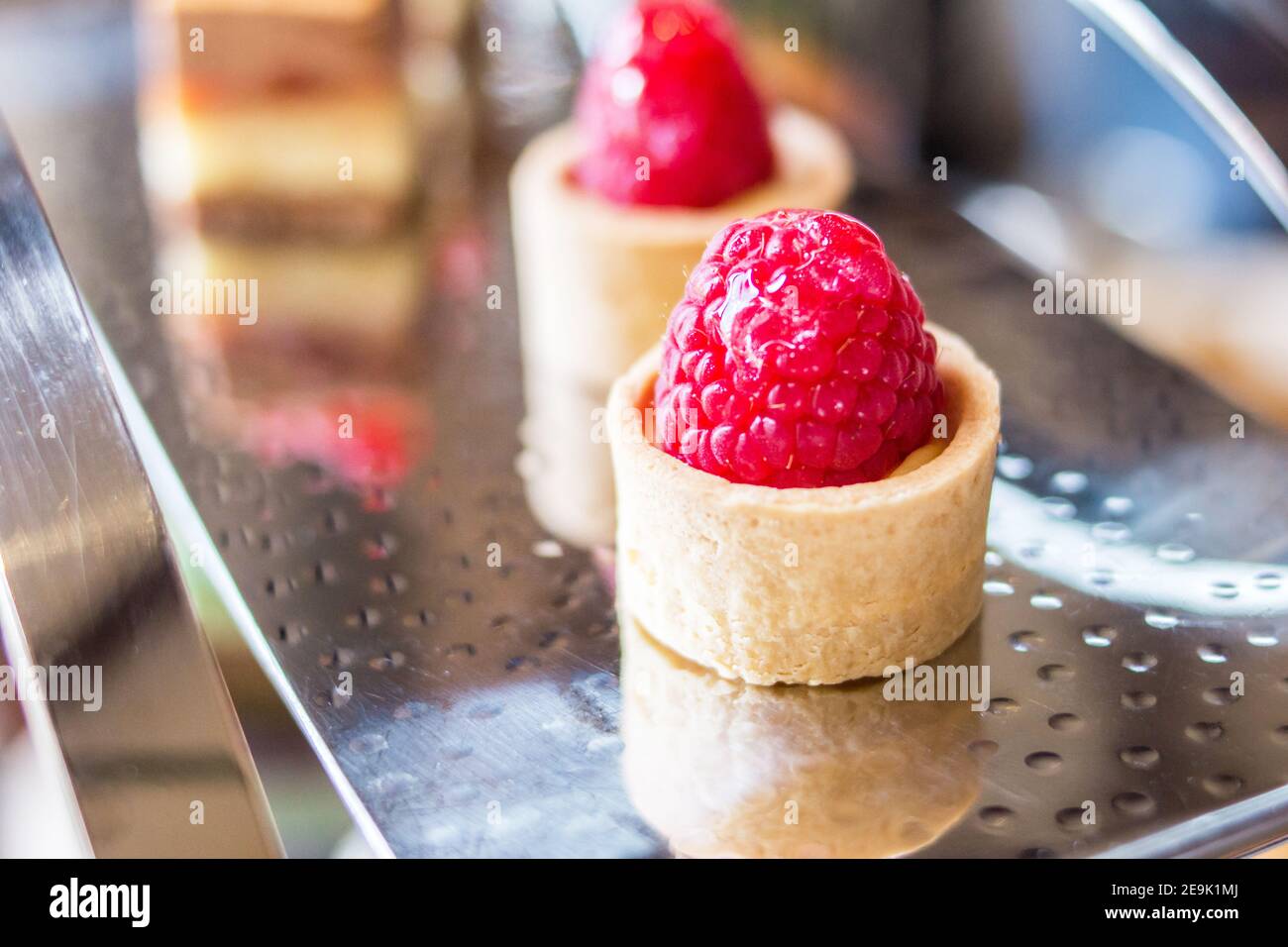 London afternoon tea stand hi-res stock photography and images - Alamy