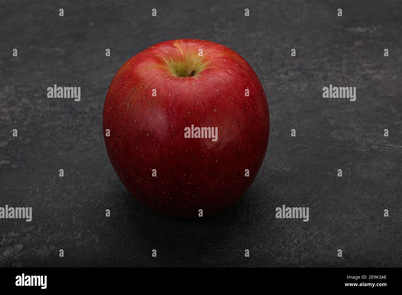 Single Red sweet tasty apple fruit Stock Photo - Alamy