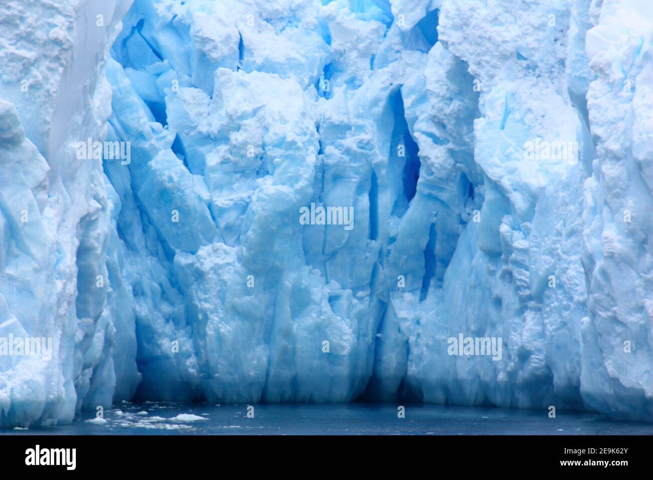 Ice calving in antarctic ice sheet hi-res stock photography and images ...