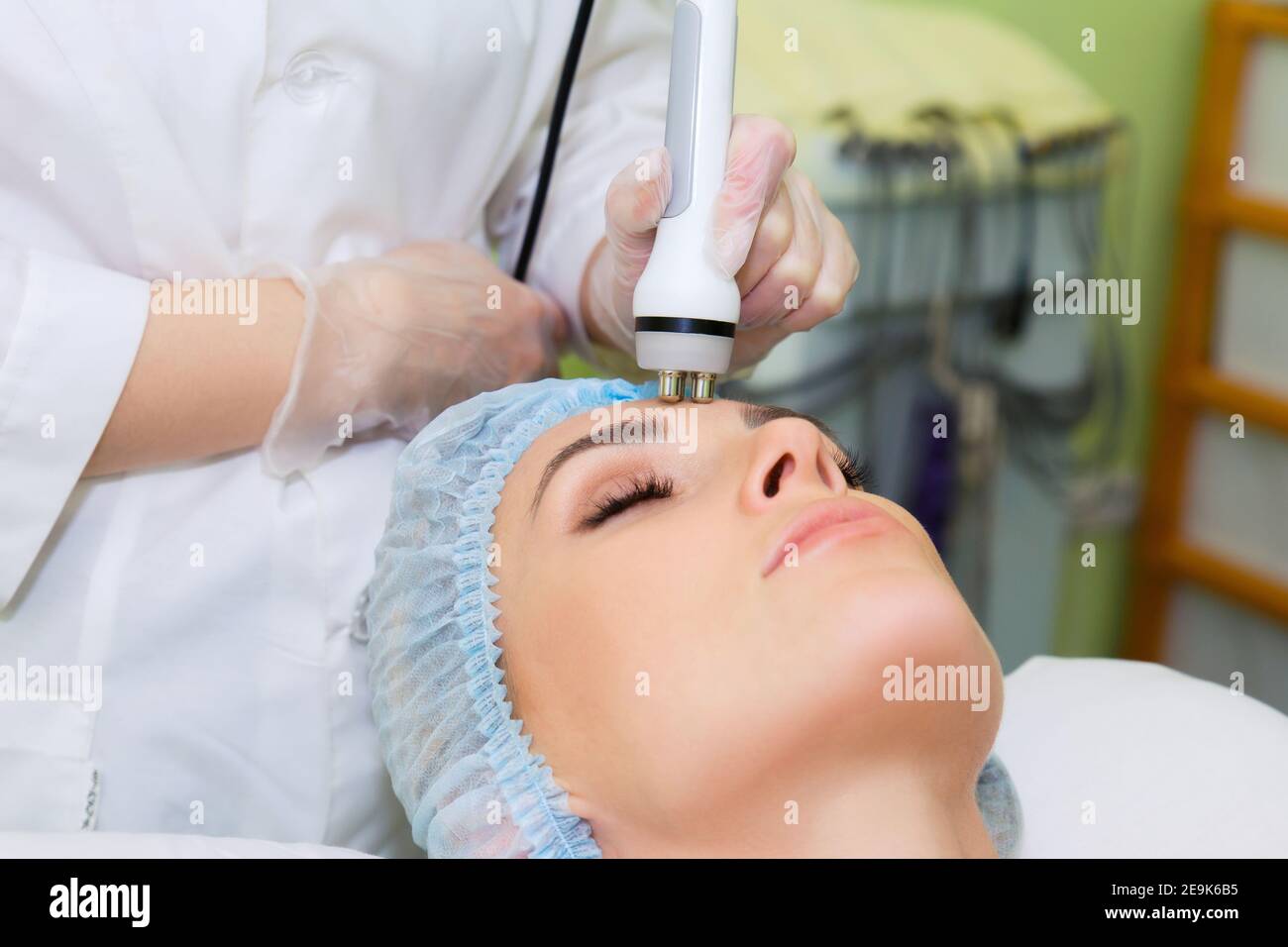 Radiofrequency face lifting procedure for face contour correction ...