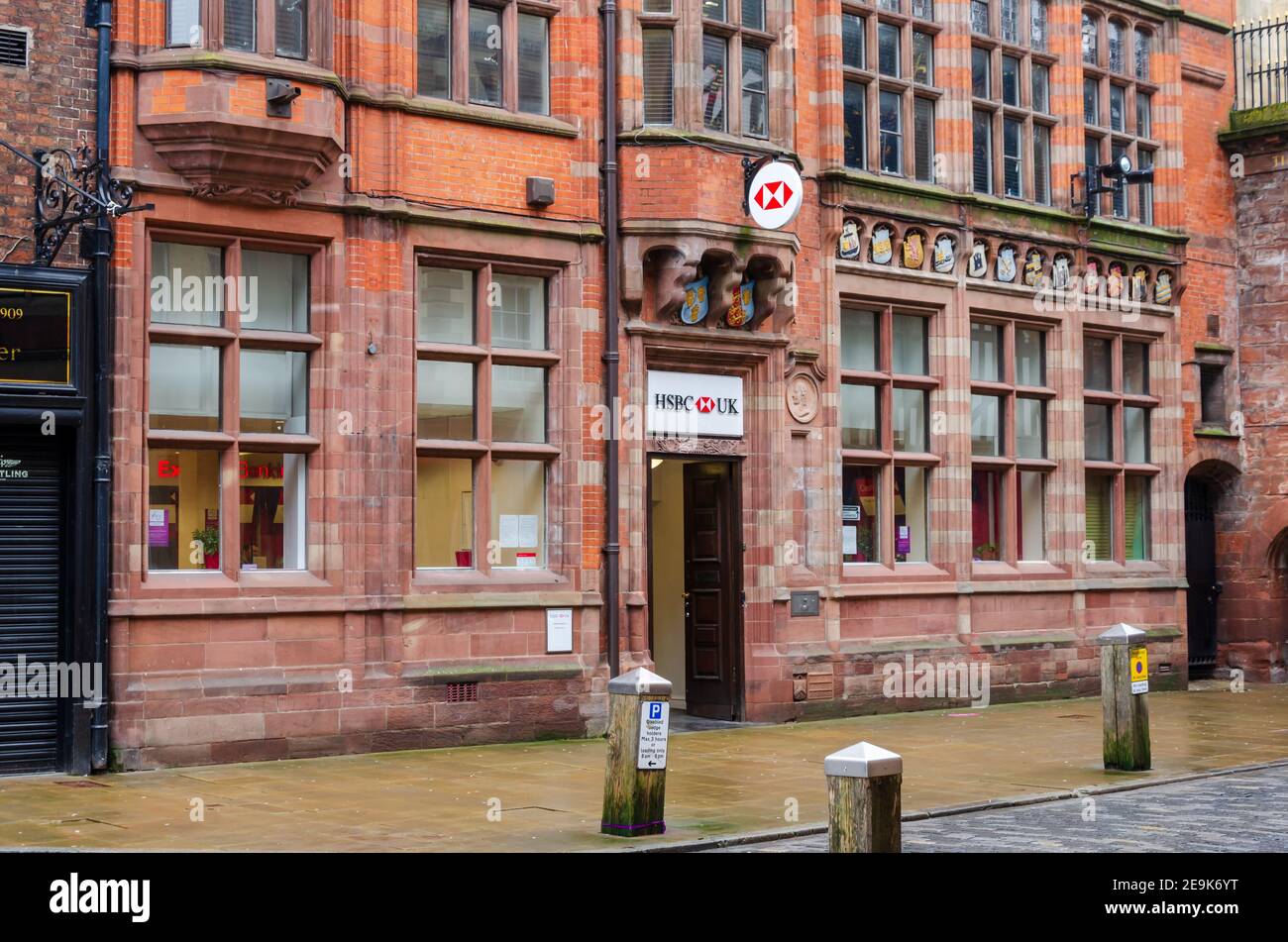 Hsbc logo high street bank hi-res stock photography and images - Alamy