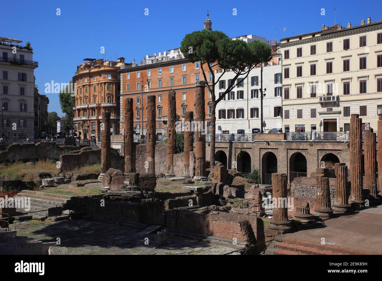 Largo di Torre Argentina, Largo Argentina, a square in the Pigna ...