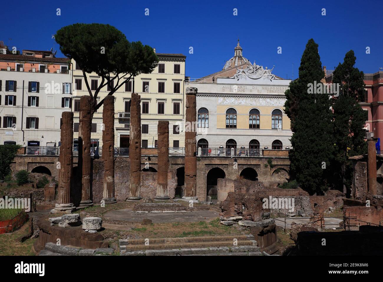 Largo di Torre Argentina, Largo Argentina, a square in the Pigna ...