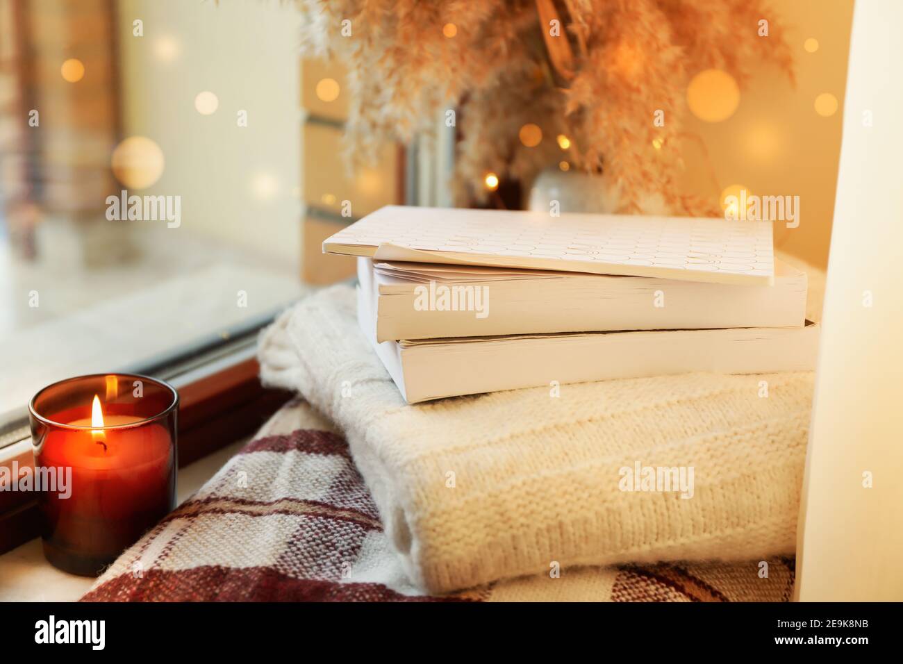 Books plaid hi-res stock photography and images - Alamy