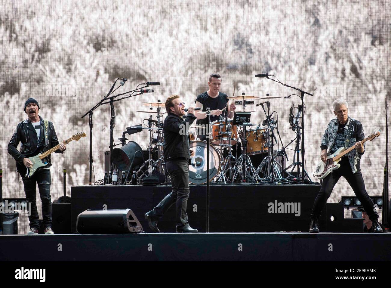 Adam clayton u2 hi-res stock photography and images - Alamy