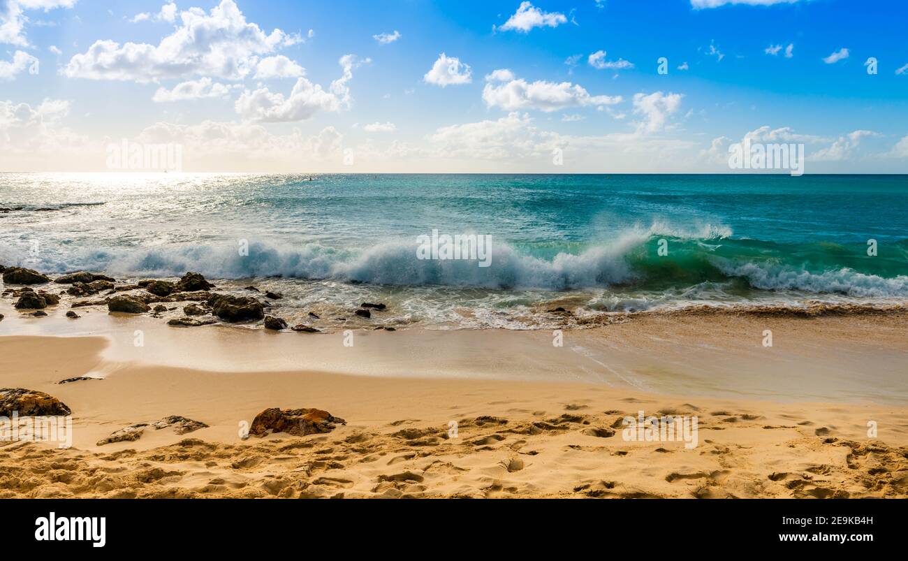Sunset beach maho bay hi-res stock photography and images - Alamy