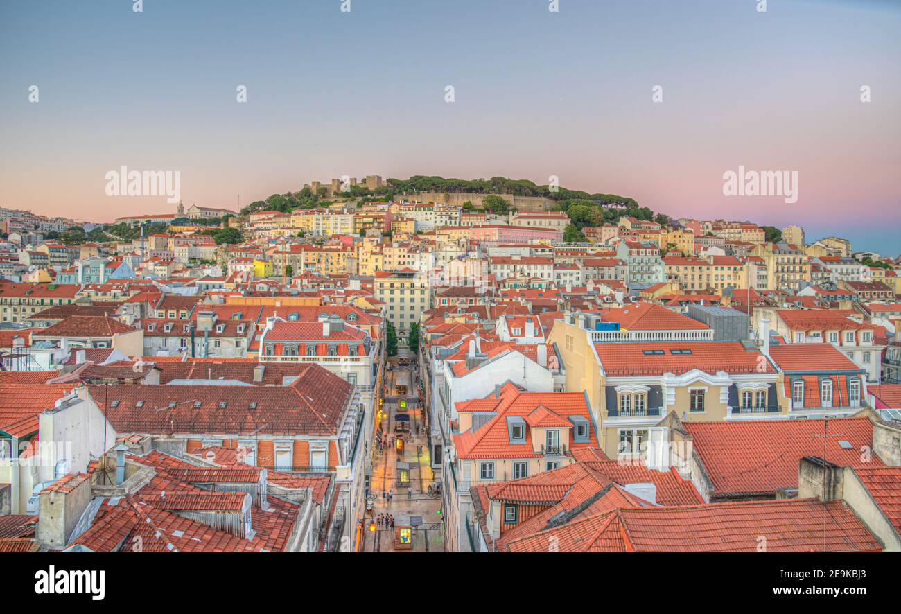 So jorge castle illuminated night hi-res stock photography and images ...