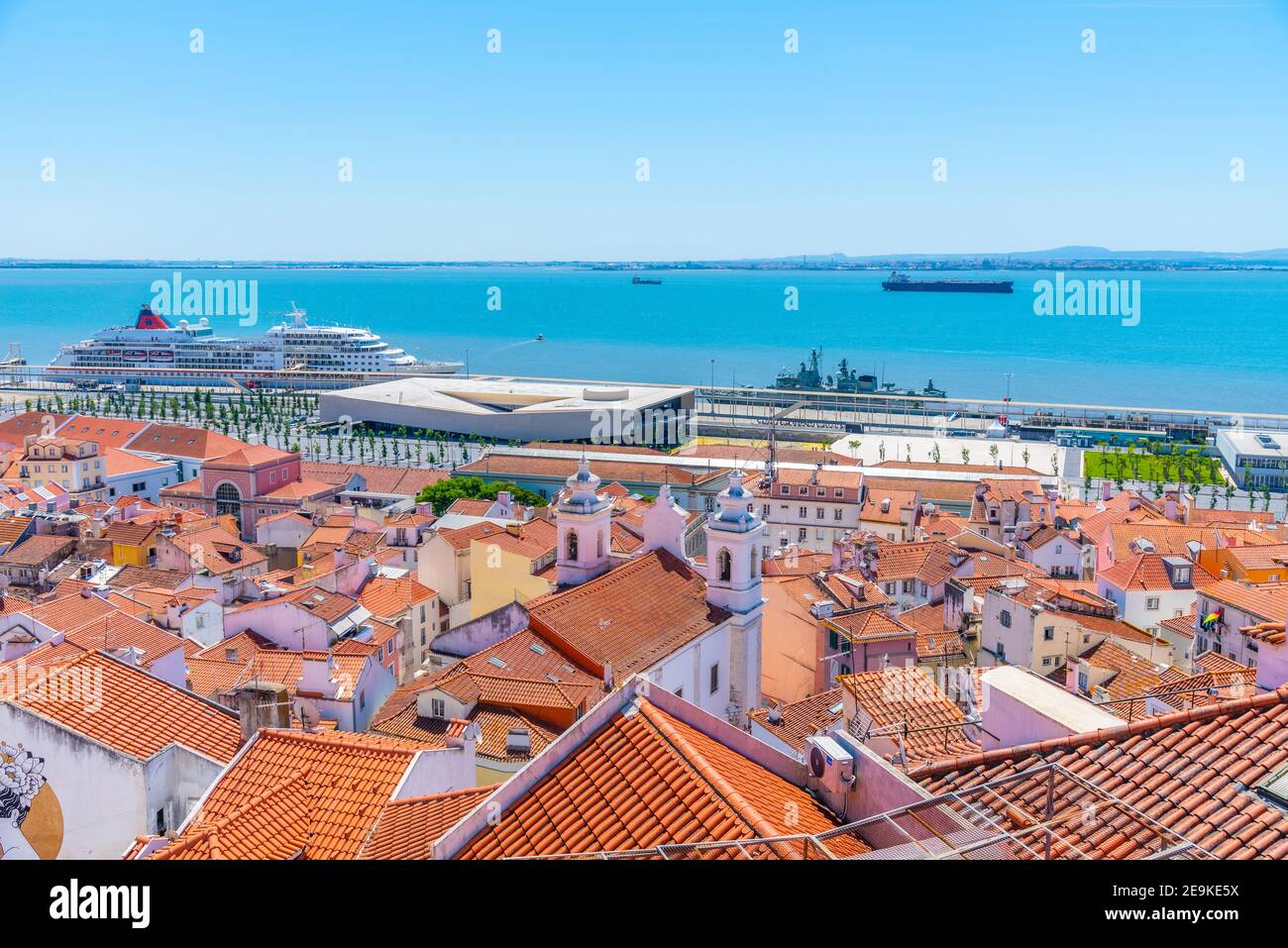 Cruise terminal building lisbon hi-res stock photography and images - Alamy