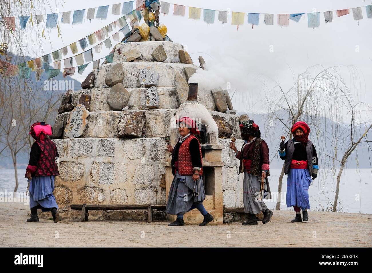 Mosuo tribe hi-res stock photography and images - Alamy