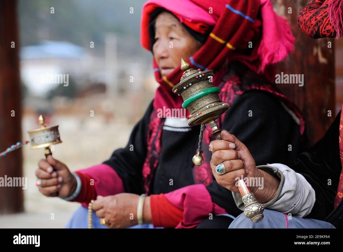 Mosuo tribe hi-res stock photography and images - Alamy