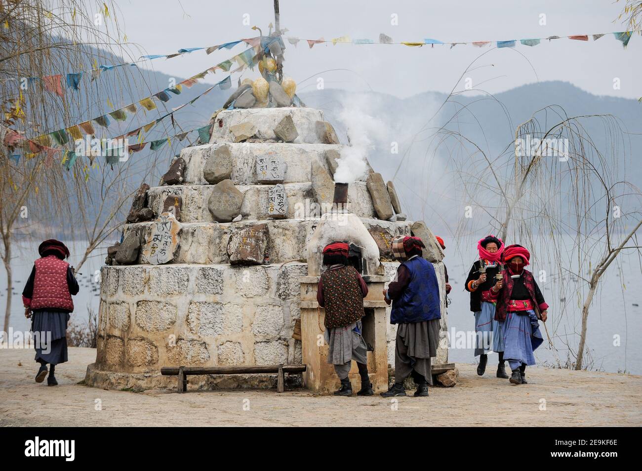 Mosuo tribe hi-res stock photography and images - Alamy