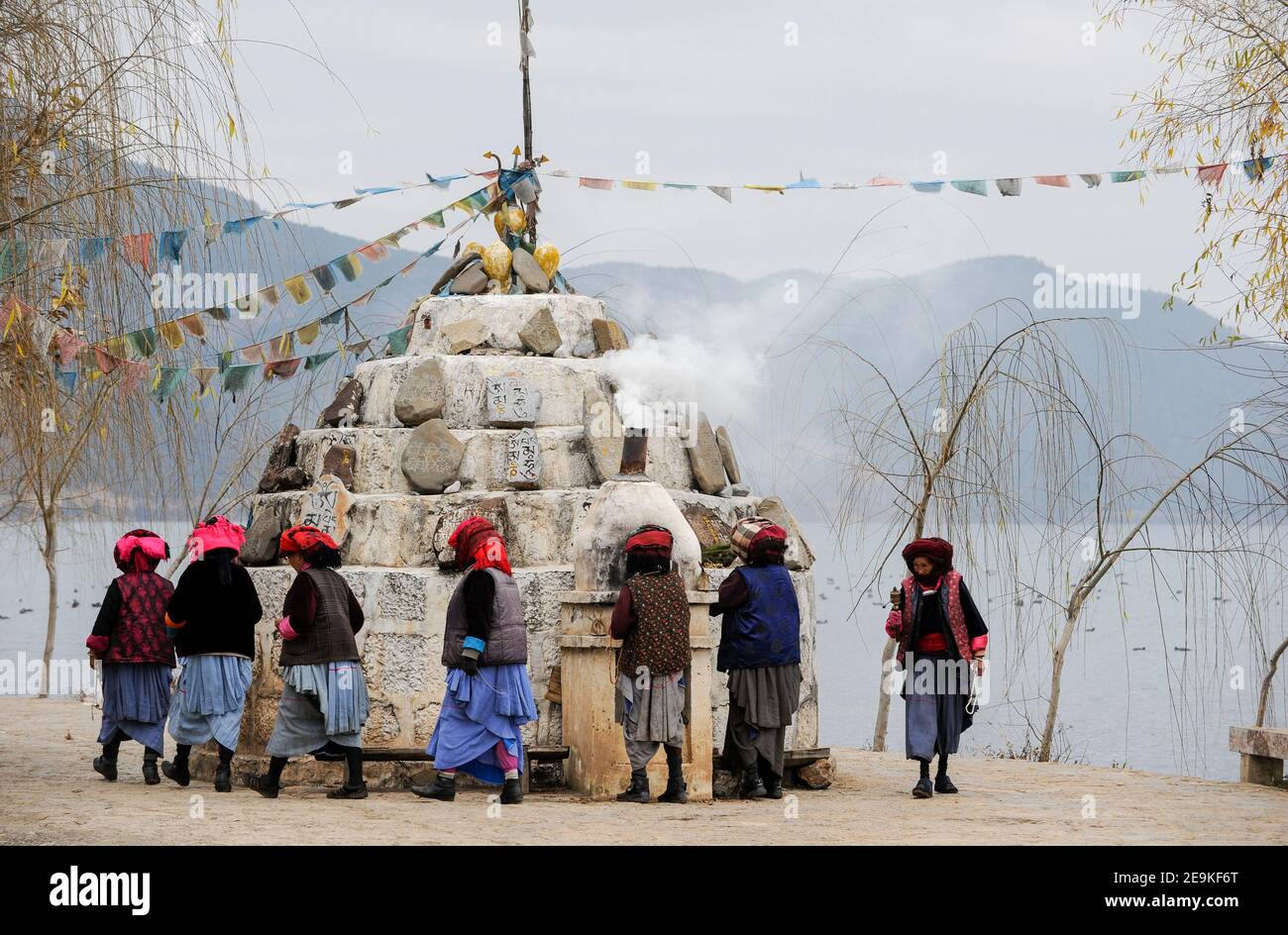 Mosuo tribe hi-res stock photography and images - Alamy