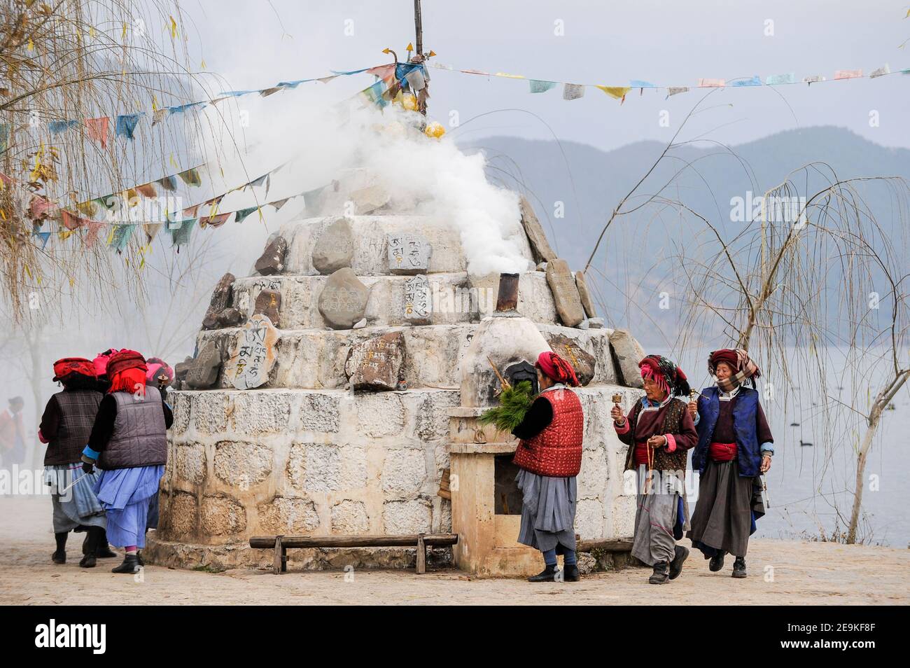 Mosuo tribe hi-res stock photography and images - Alamy
