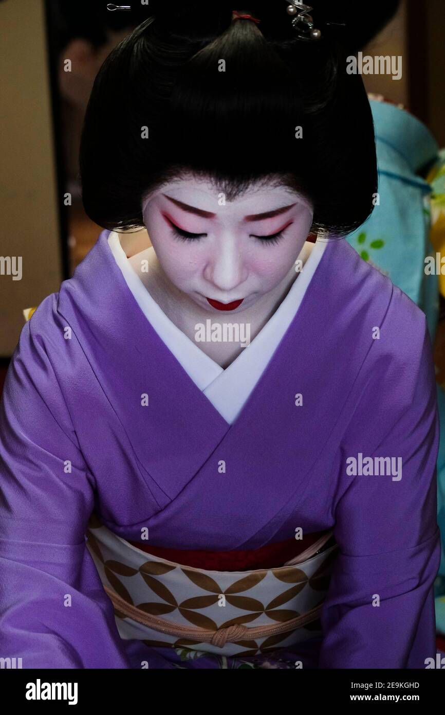 Geisha preparing tea in her Okiya, (Geisha home), Kyoto Stock Photo - Alamy