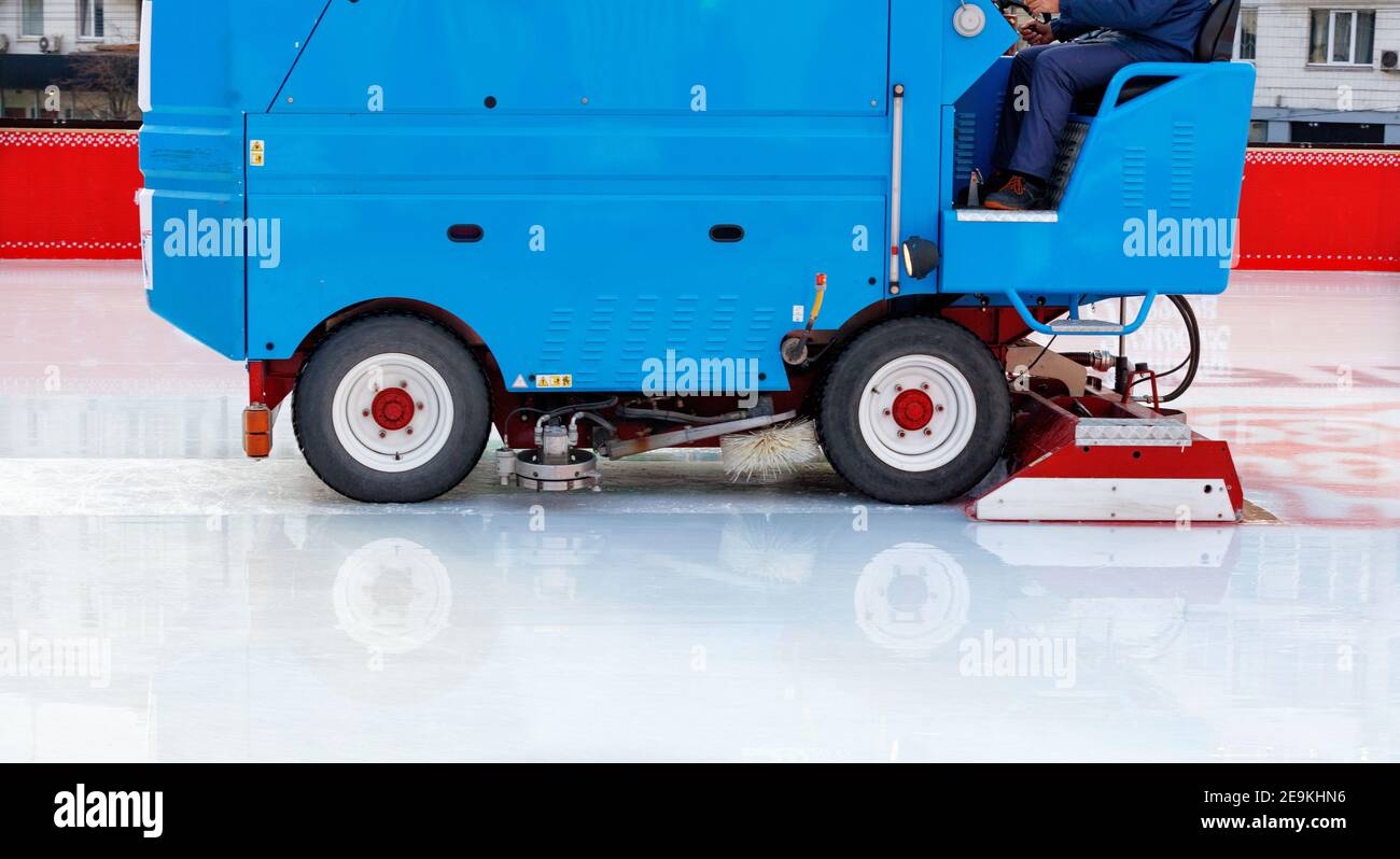 Worker cleans ice rink surface hi-res stock photography and images - Alamy