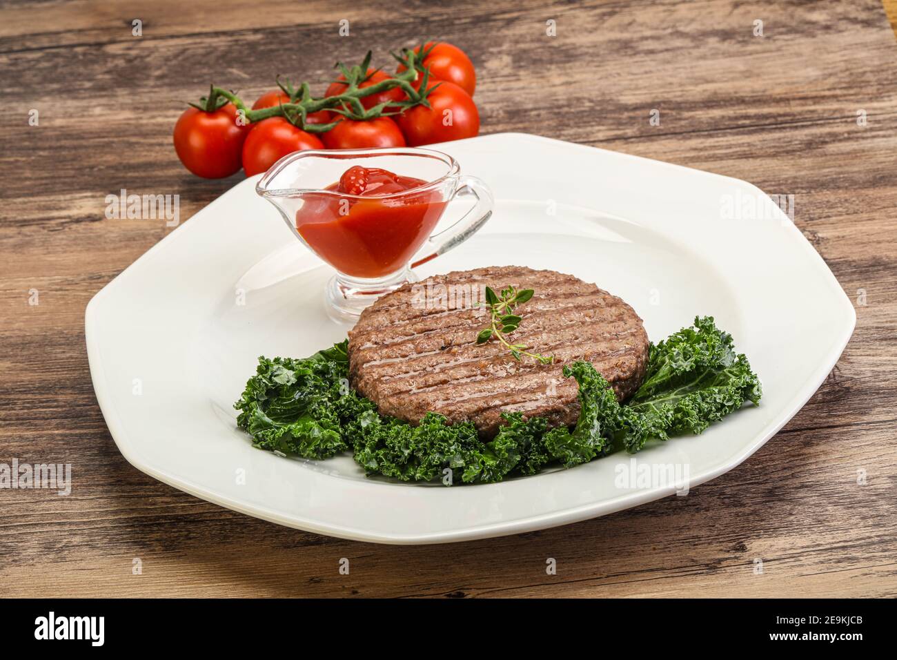 Grilled tasty beef cutlet for burger Stock Photo - Alamy
