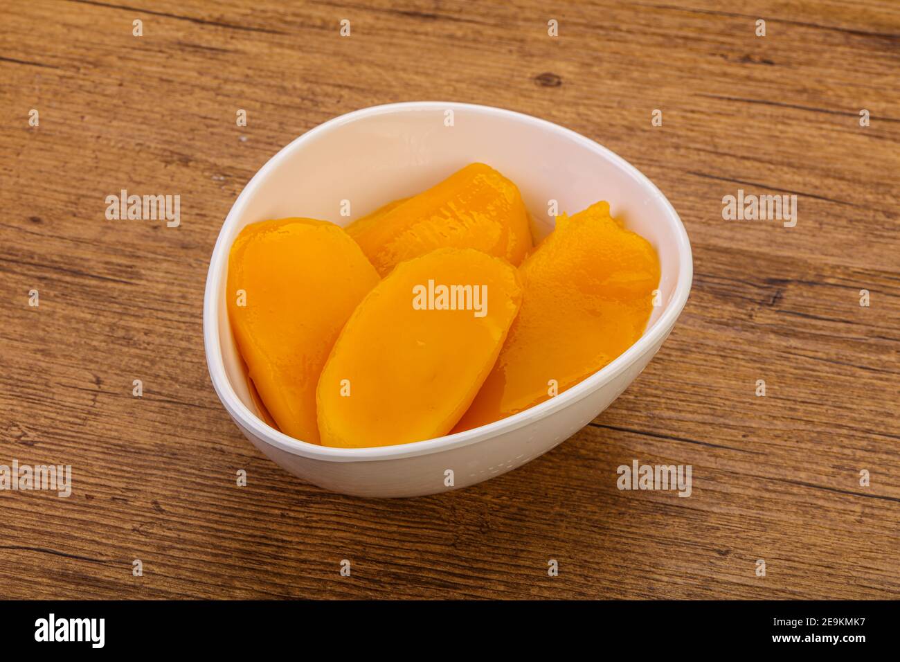 Sweet delicous mango slices in syrop Stock Photo - Alamy