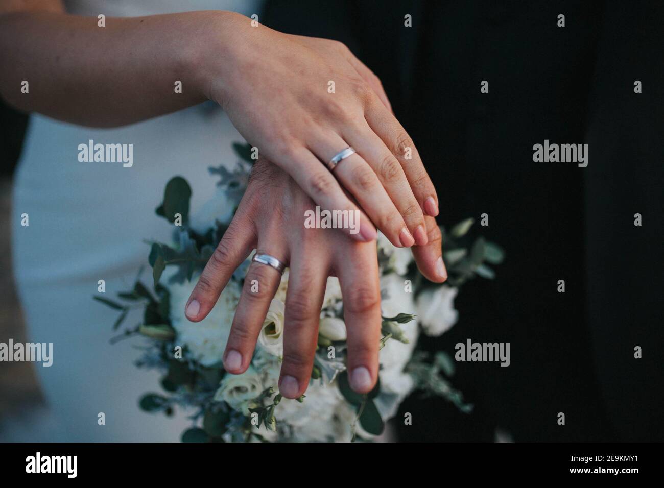 Bride and groom hands with the wedding rings Stock Photo - Alamy