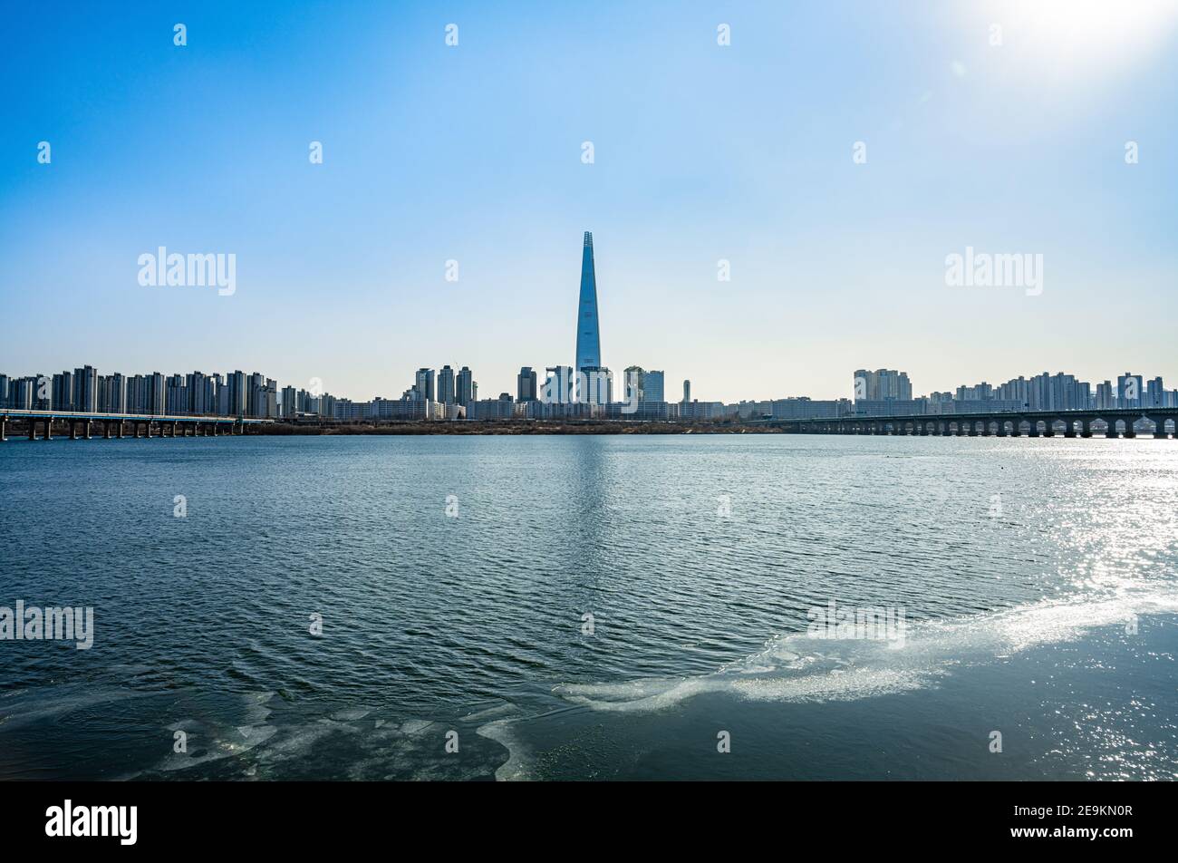 Lotte jamsil tower hi-res stock photography and images - Alamy