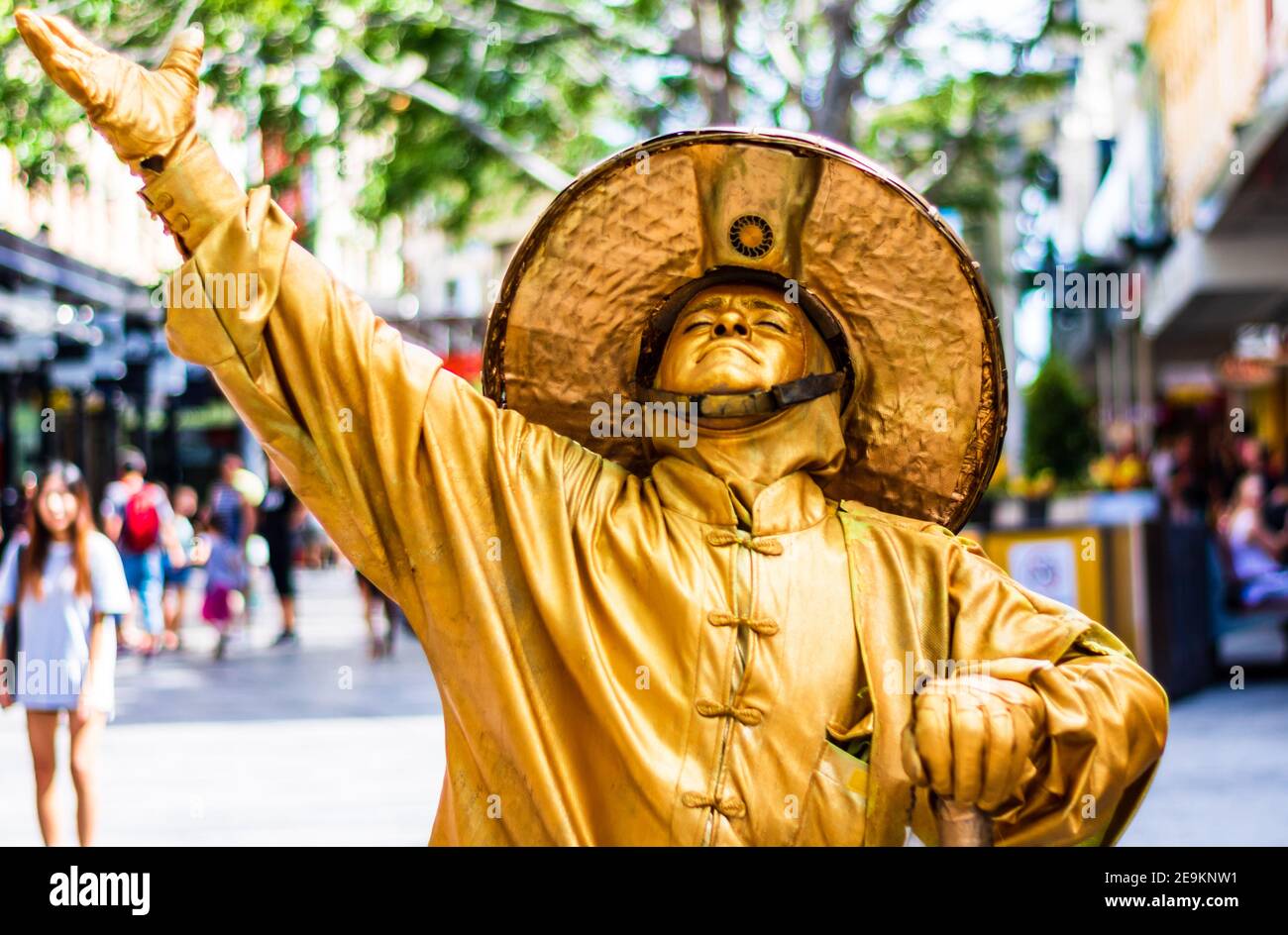 A living statue performer at Queen Street Mall in Brisbane, Australia ...