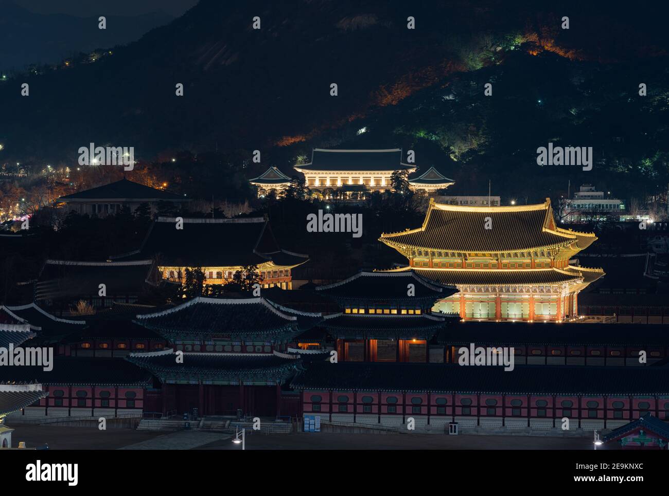 Gyeongbokgung Palace and Cheong Wa Dae Stock Photo - Alamy