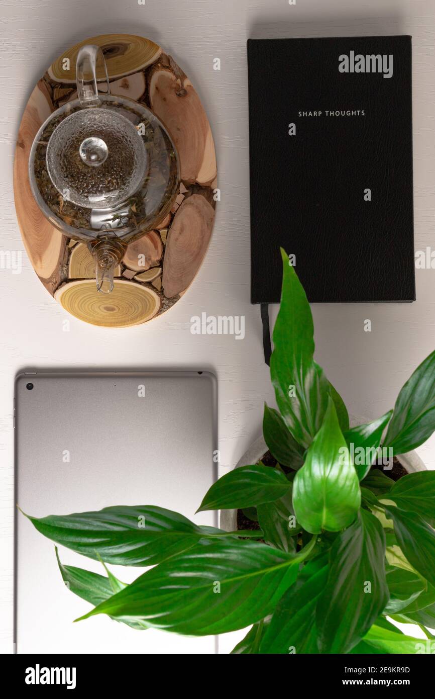 Office table notepad computer tea hi-res stock photography and images ...