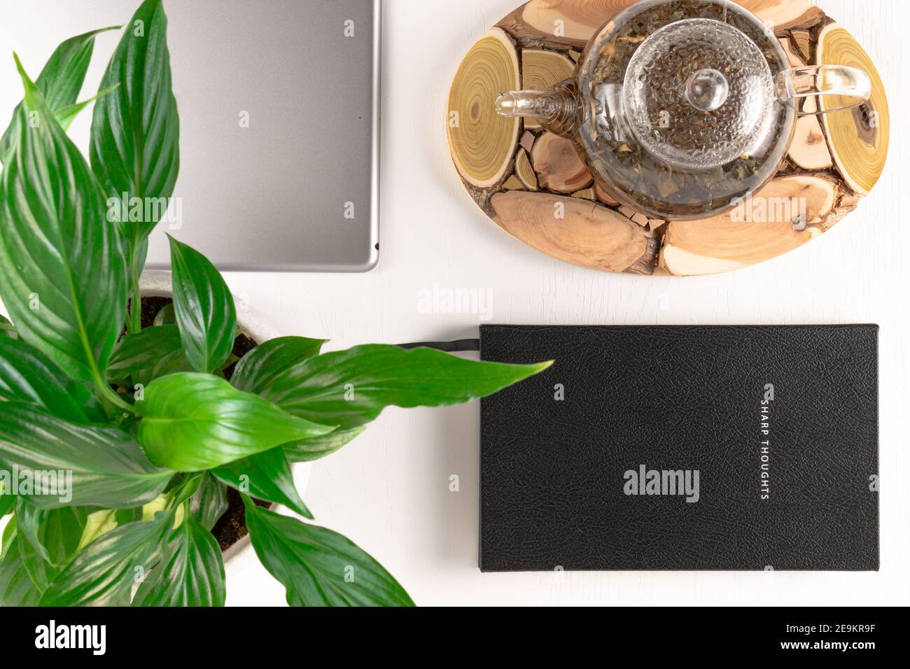 Office table notepad computer tea hi-res stock photography and images ...