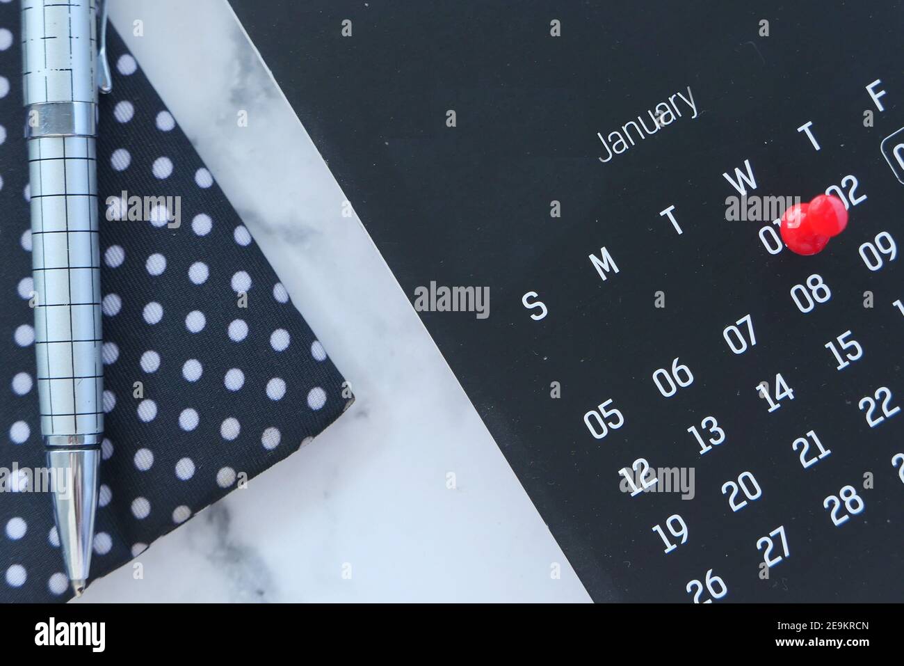 deadline concept with red push pin on calendar date Stock Photo - Alamy