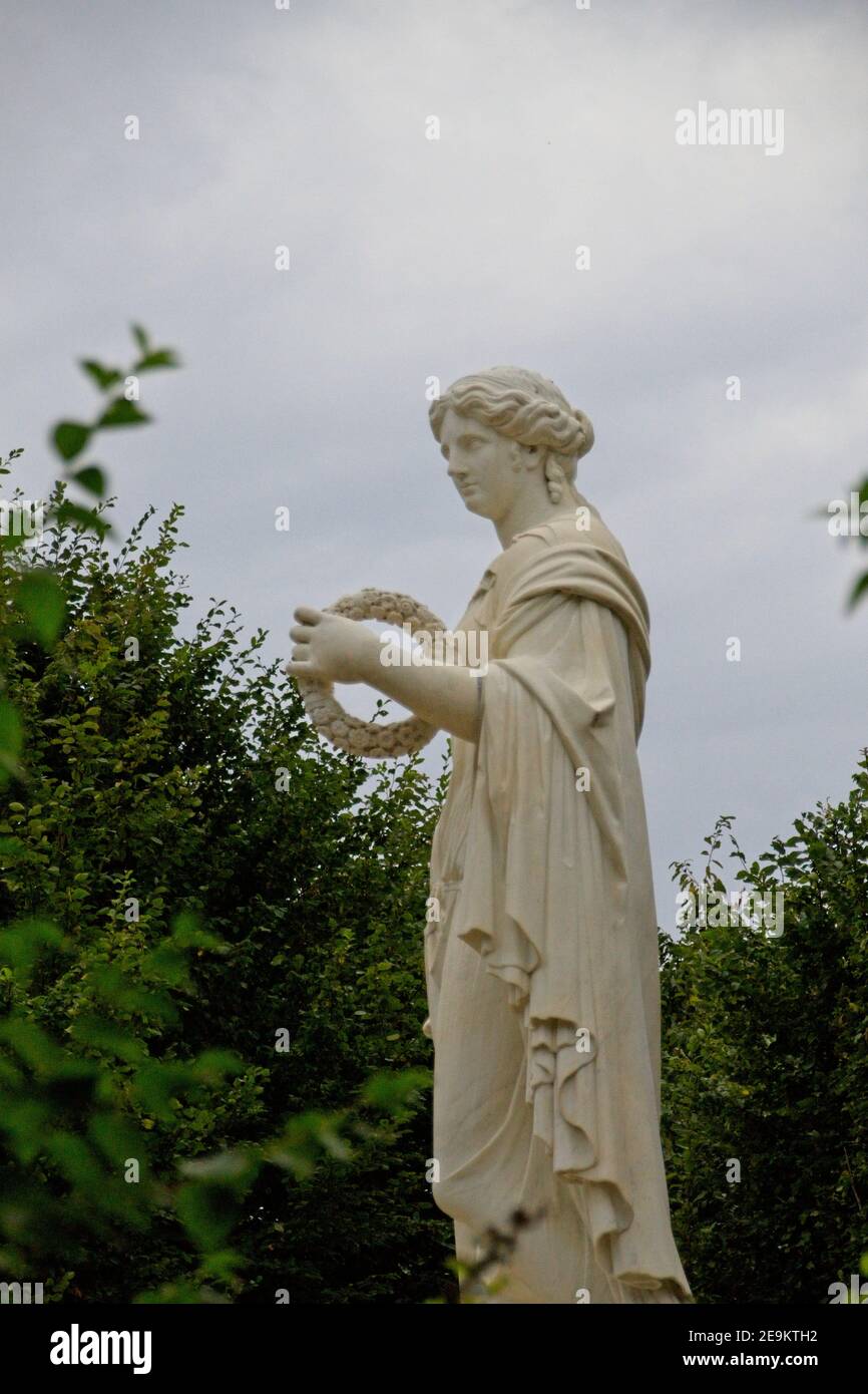Statue woman with amphora hi-res stock photography and images - Alamy