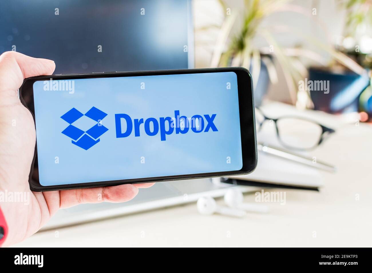 Dropbox office hi-res stock photography and images - Alamy