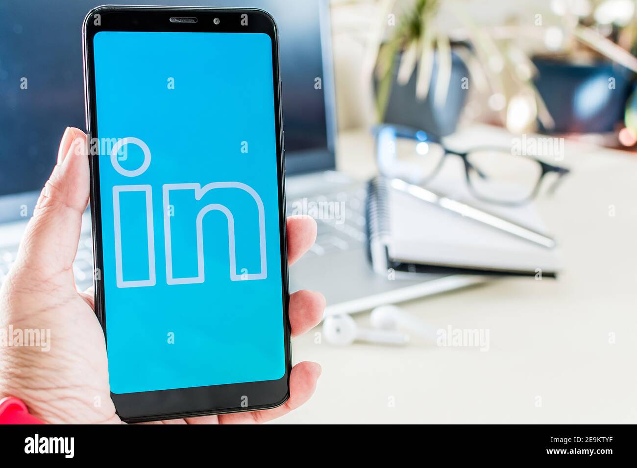 Linkedin app interface hi-res stock photography and images - Alamy