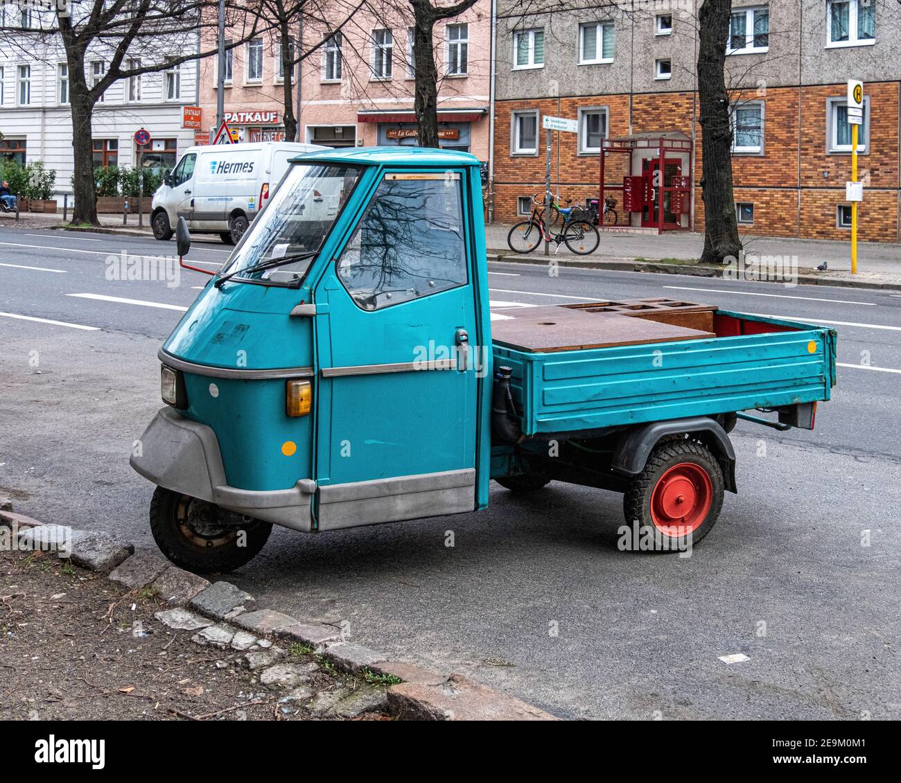 Piaggio ape van hi-res stock photography and images - Alamy