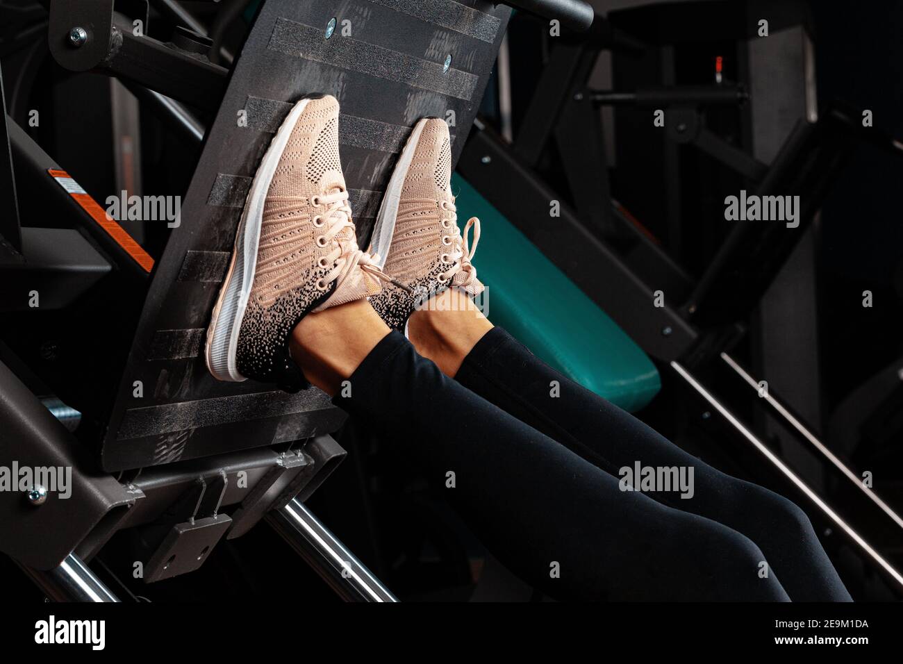 Close up of a woman doing leg press in the gym Stock Photo - Alamy