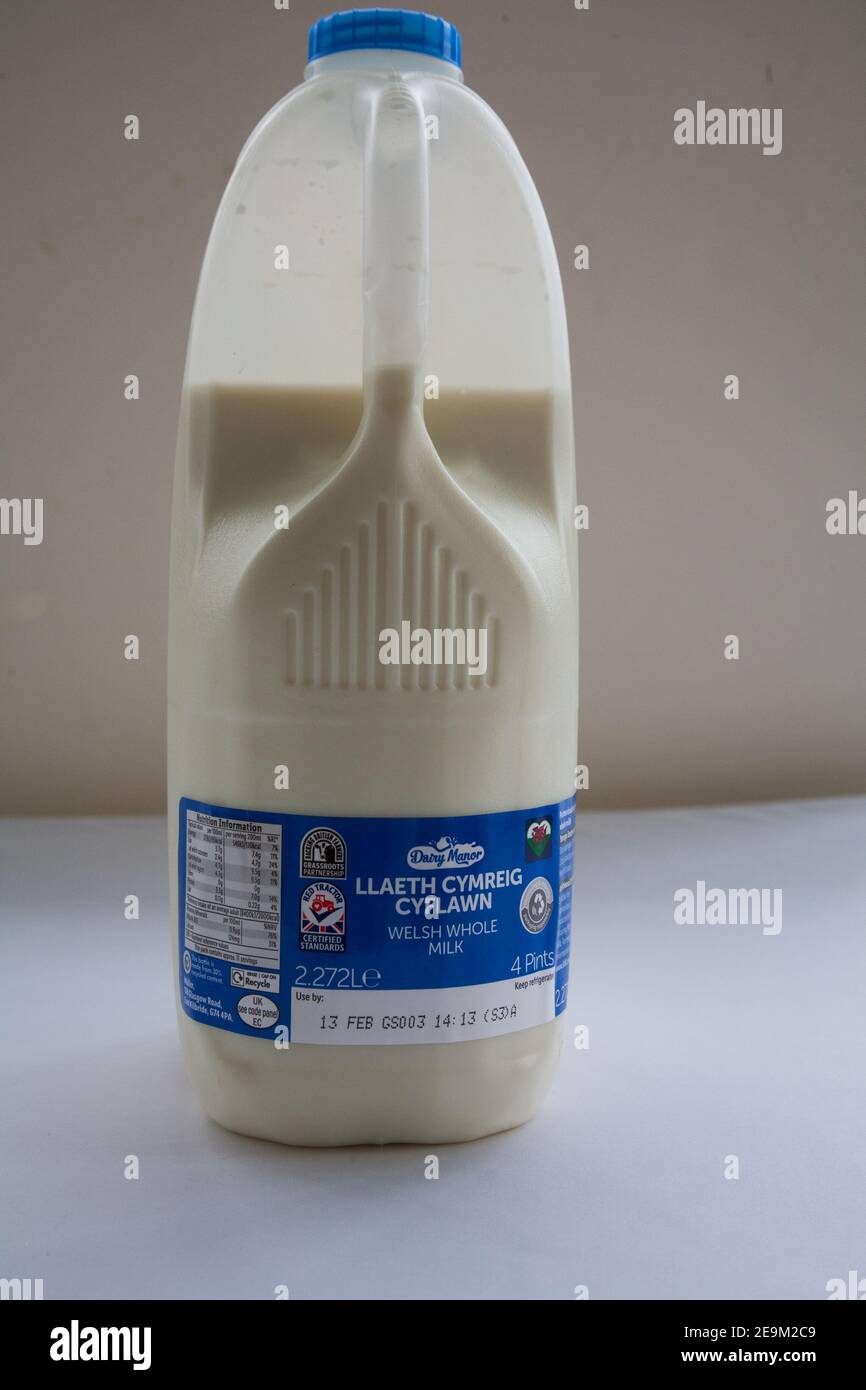 4-pints-of-whole-fat-milk-hi-res-stock-photography-and-images-alamy