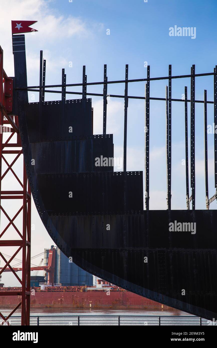 Titanics hull hi-res stock photography and images - Alamy