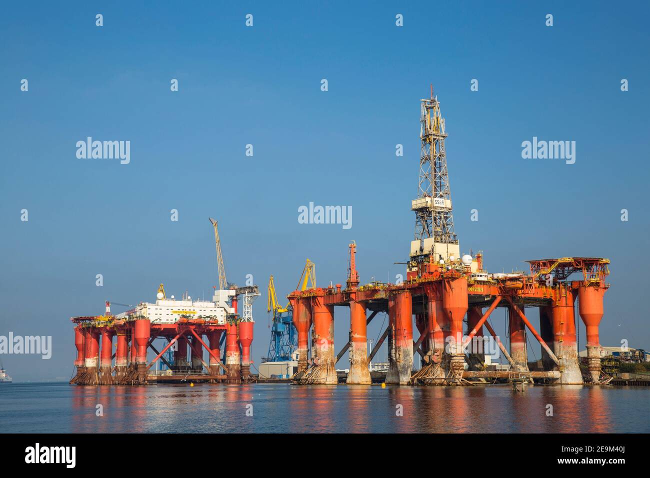 United Kingdom, Northern Ireland, Belfast, Oil Rig Stock Photo - Alamy