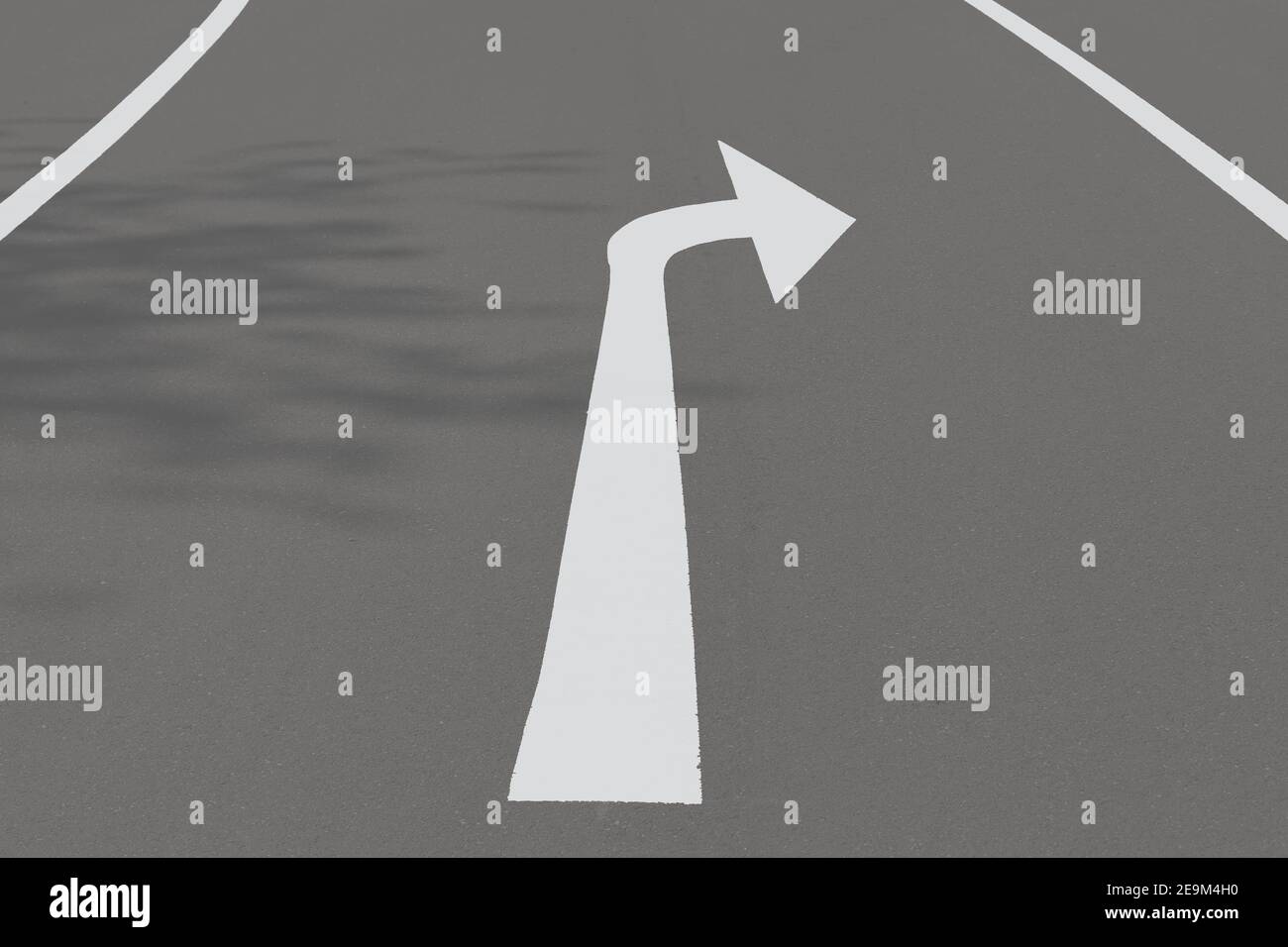 Vehicle turning right hi-res stock photography and images - Alamy