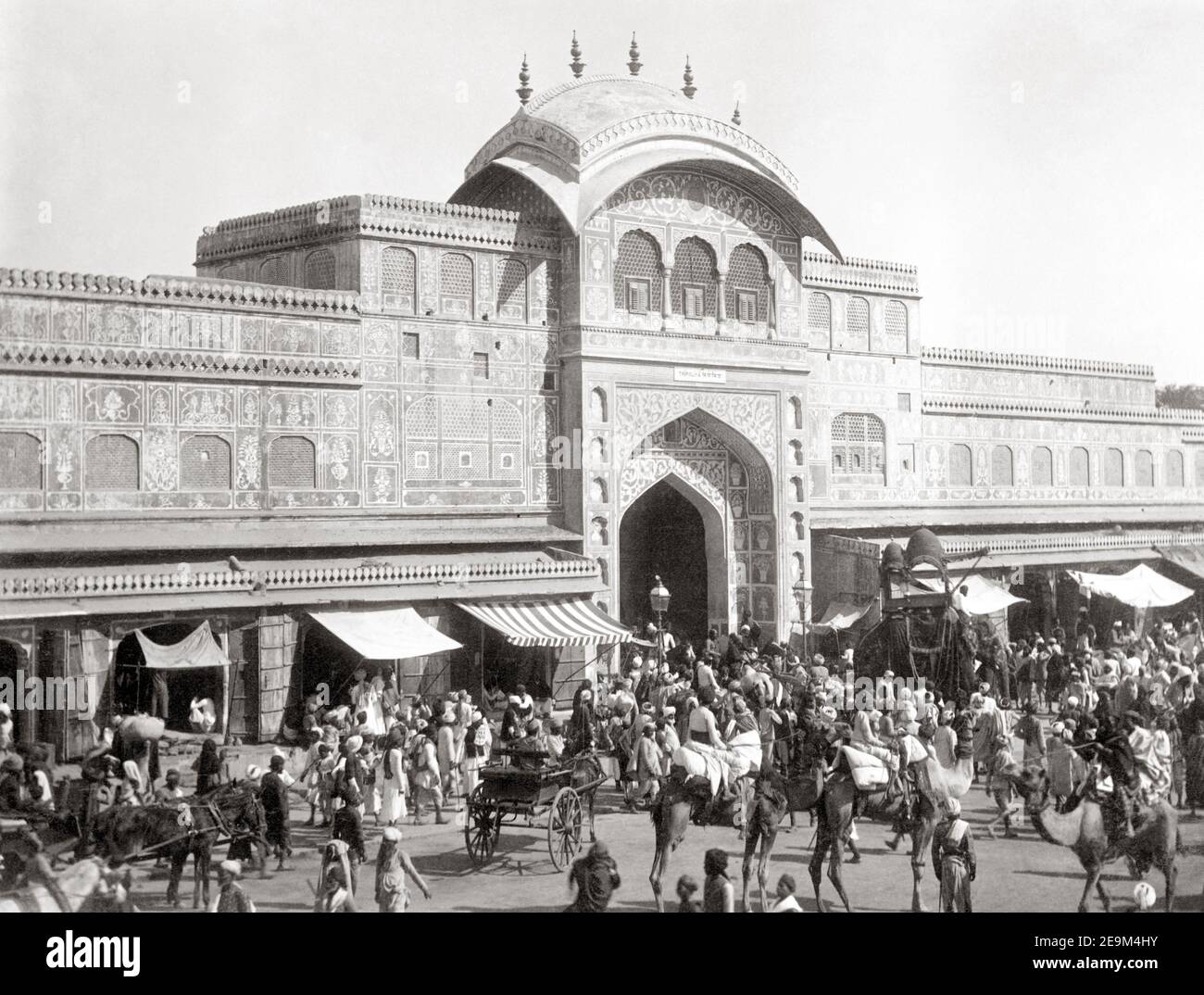 Late 19th century photograph - Tripolia bazaar, Jaipur, India, c.1890 ...