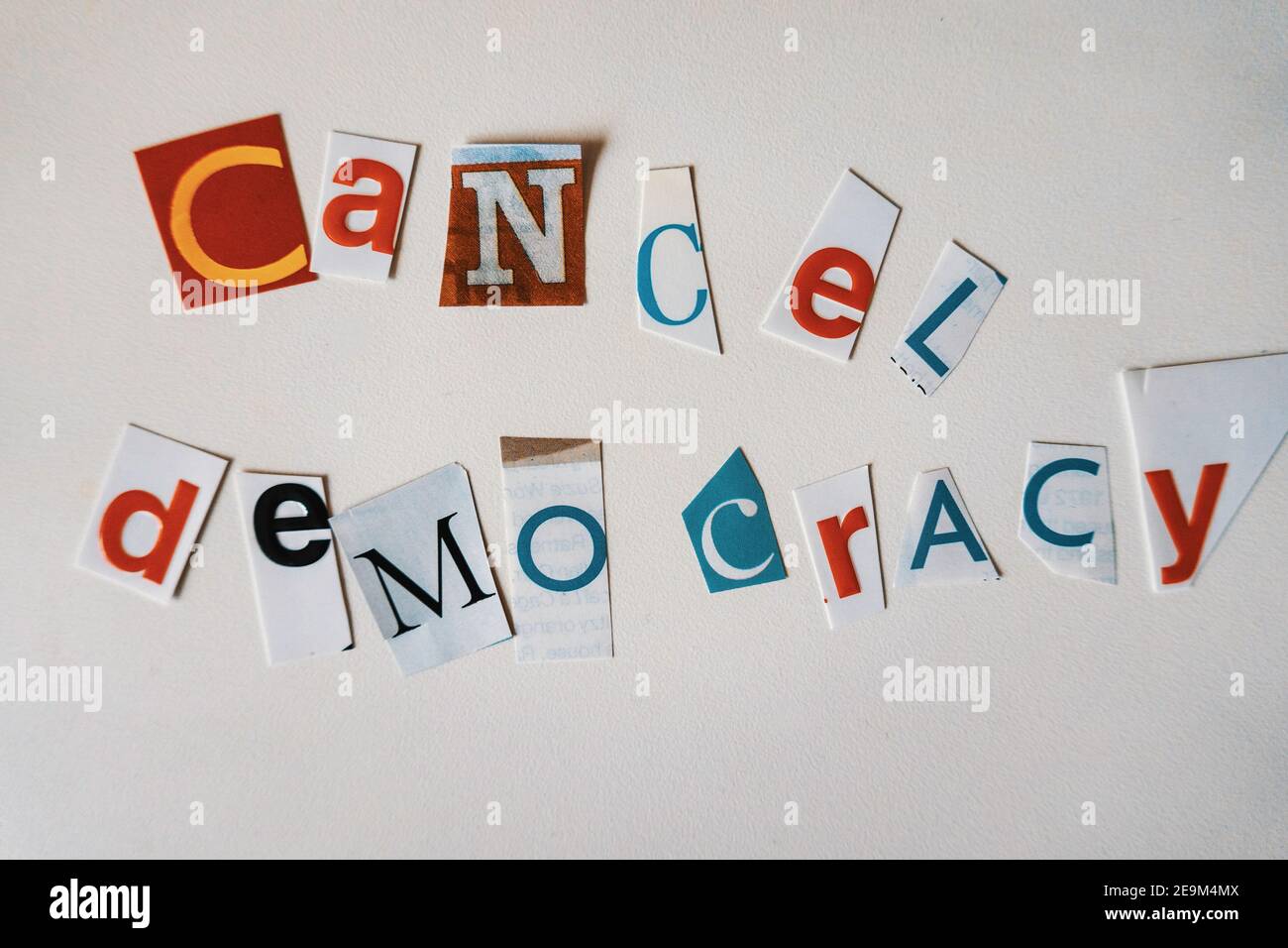 News media polarization hi-res stock photography and images - Alamy