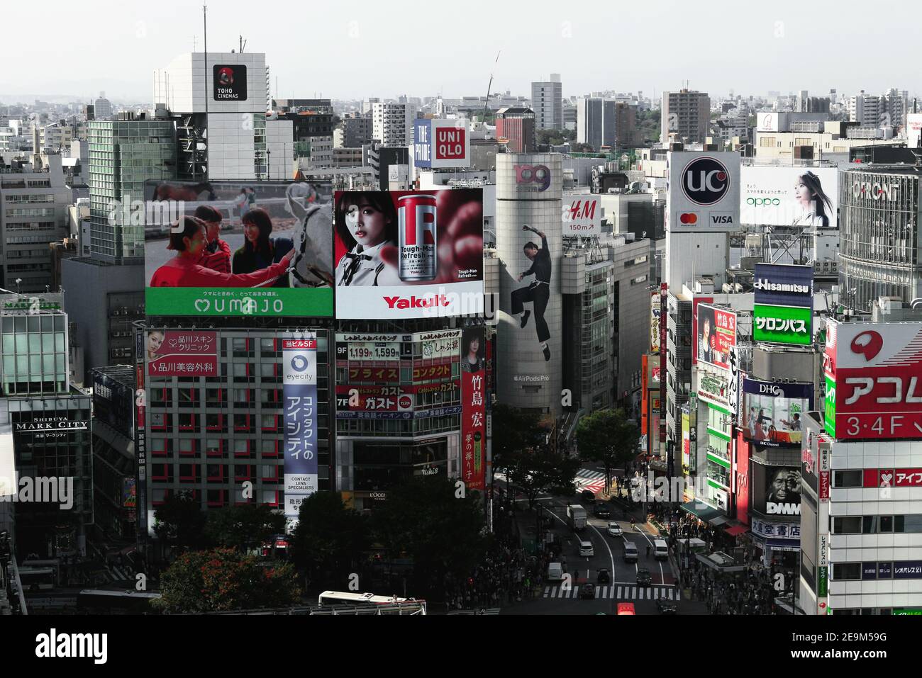 Shibuya crossing billboard hi-res stock photography and images - Alamy